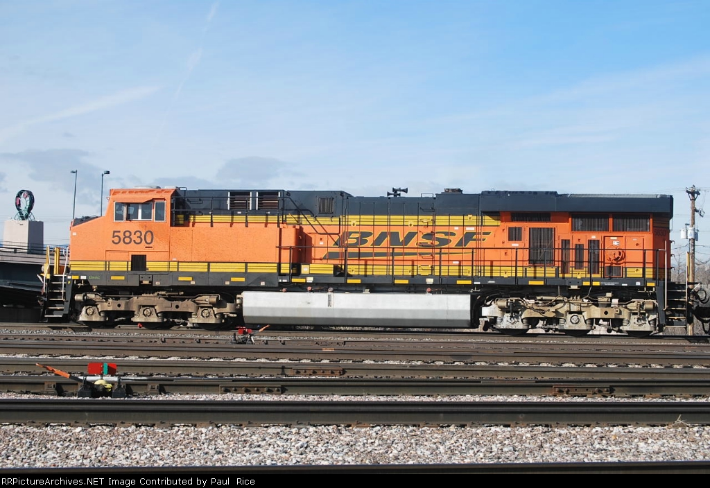 BNSF 5830